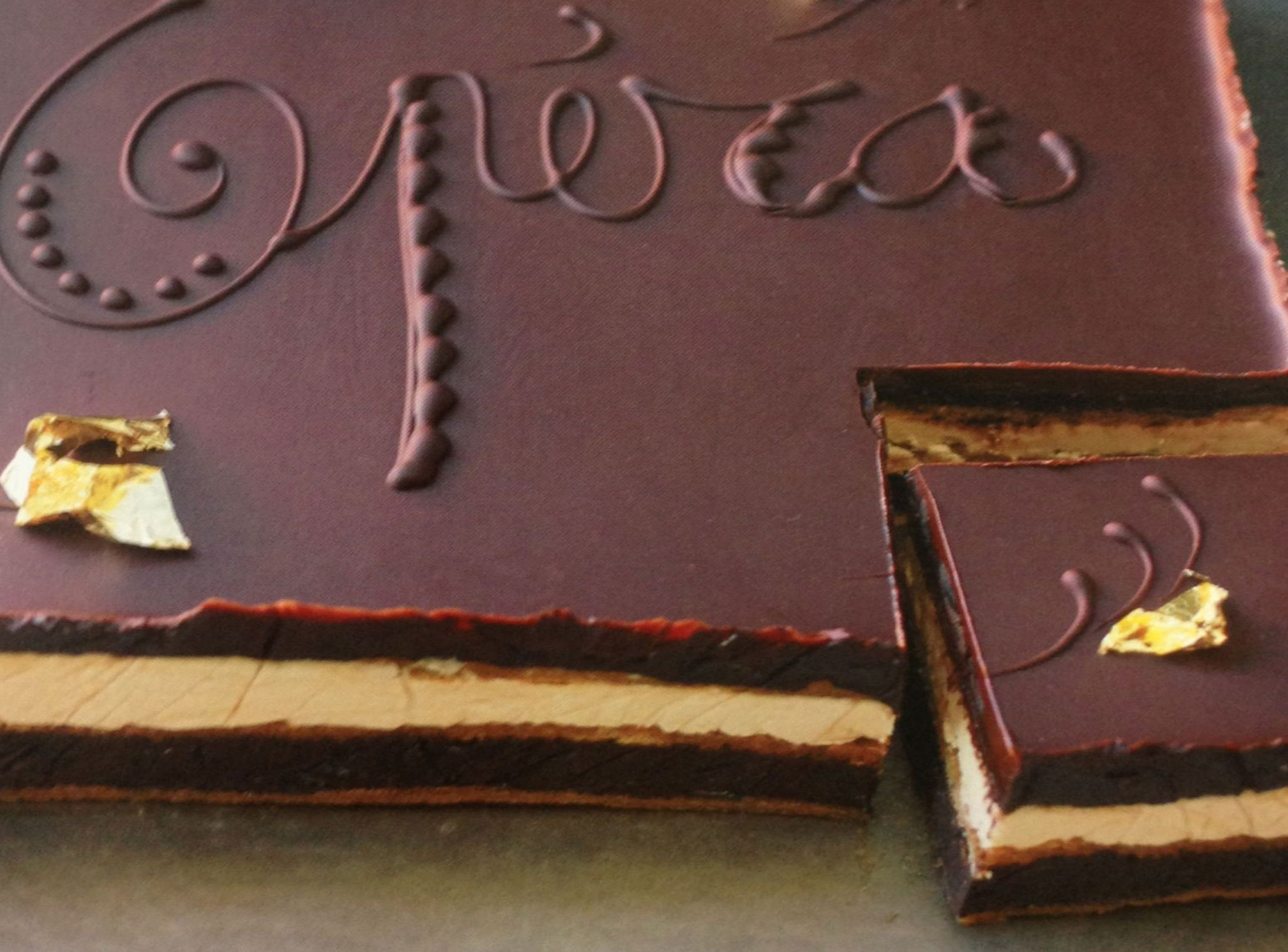 Recette de Opéra, biscuit Joconde, crème au beurre café et ganache ...