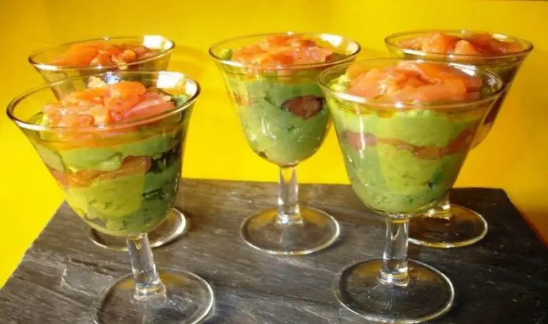 Recette Verrines d’avocat et truite fumée - Cuisine Momix